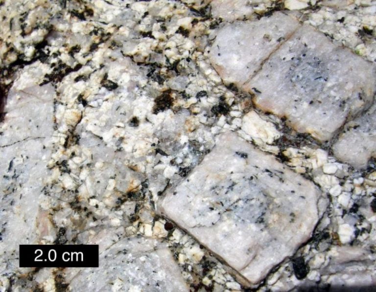 Phenocryst & Porphyritic Textures - Science Trends